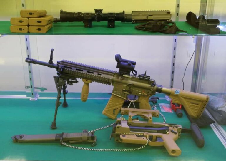 陸上自衛隊の「特殊小銃」：特殊作戦群のM4A1とHK416 - The Teppo Blog